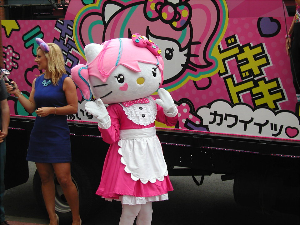 Hello… Kitty | loujen haxm'Yor